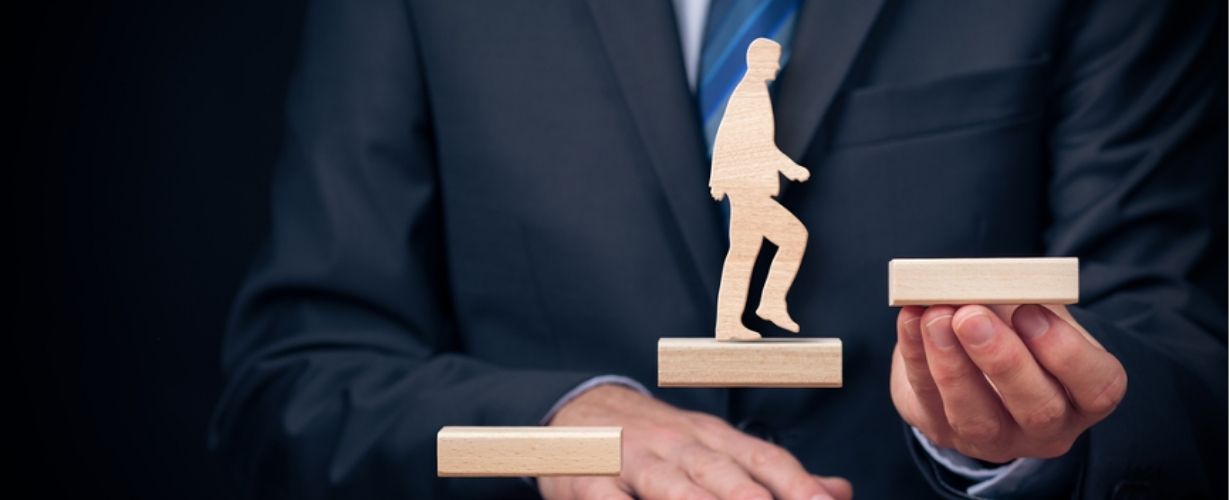 How Should I Be Tracking Employee Progress? by Jocelyne Nayet - SalesPOP!